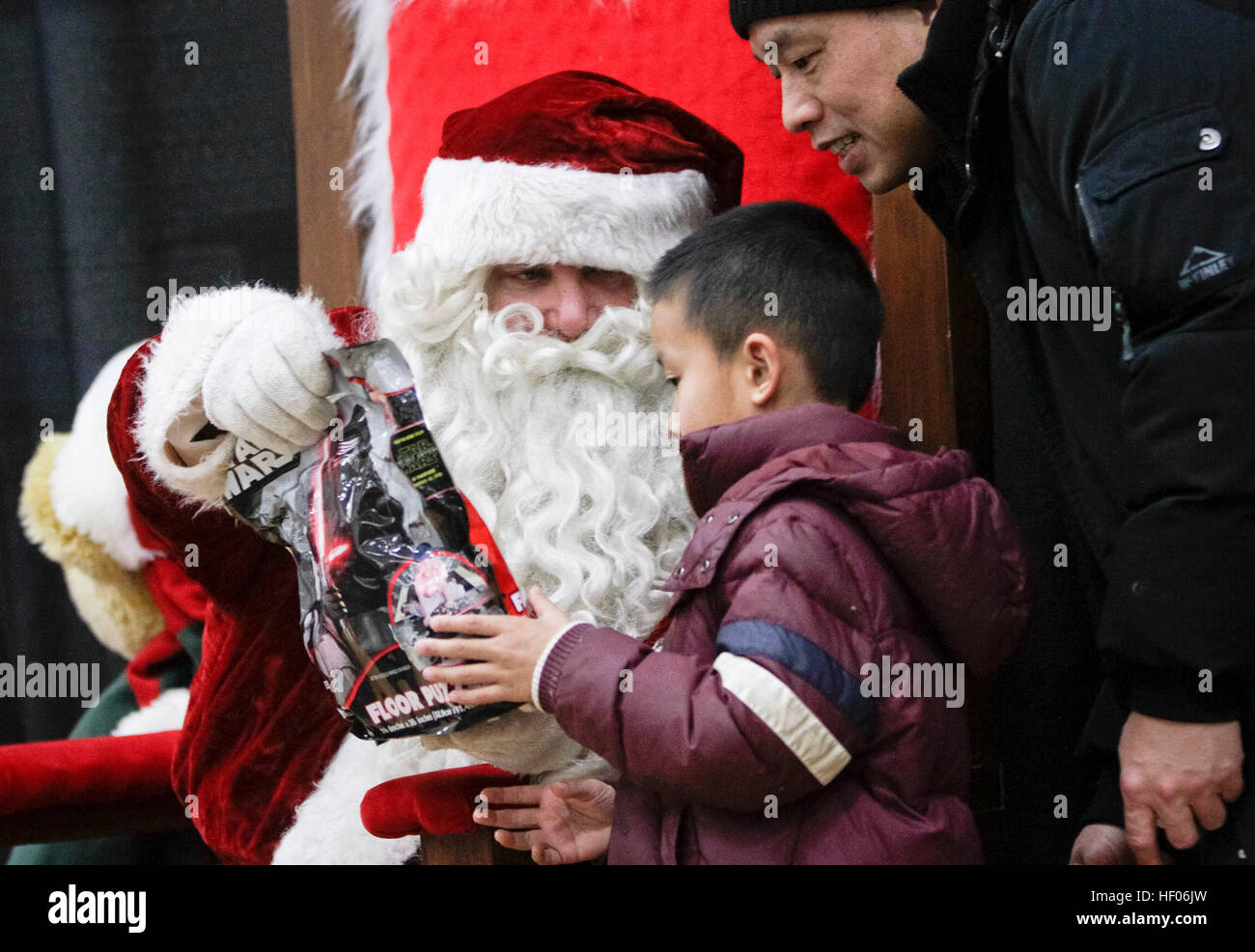 Homeless santa claus hi-res stock photography and images - Alamy