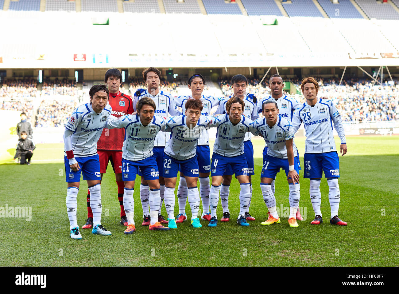 Kanagawa, Japan. 24th Dec, 2016. Gamba Osaka team group line-up ...