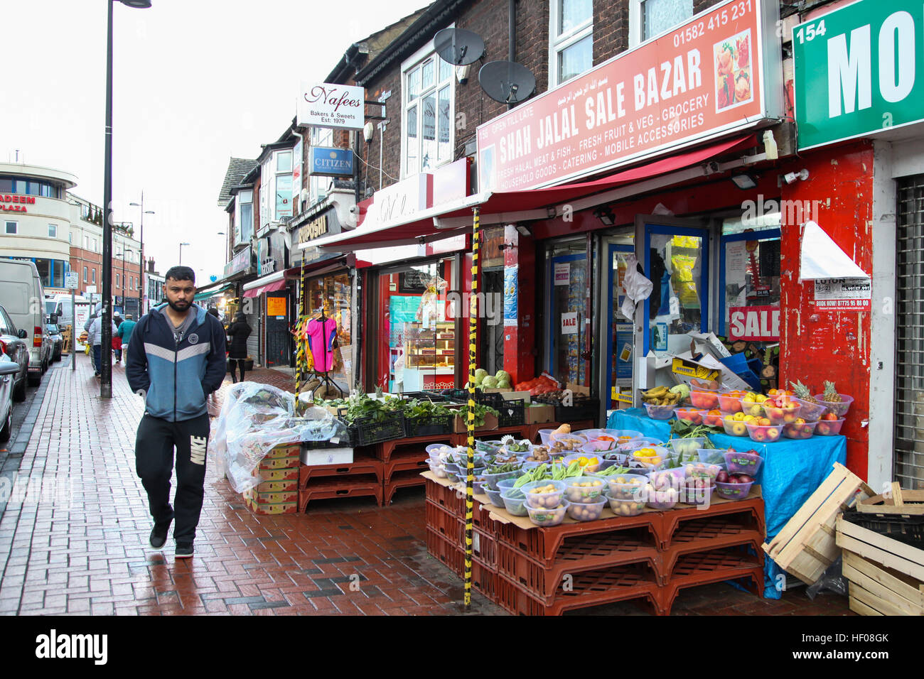 Luton high street hi-res stock photography and images - Alamy