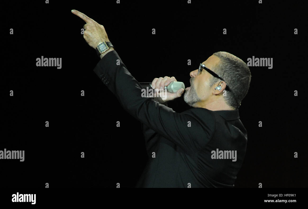 George michael symphonica hi-res stock photography and images - Alamy