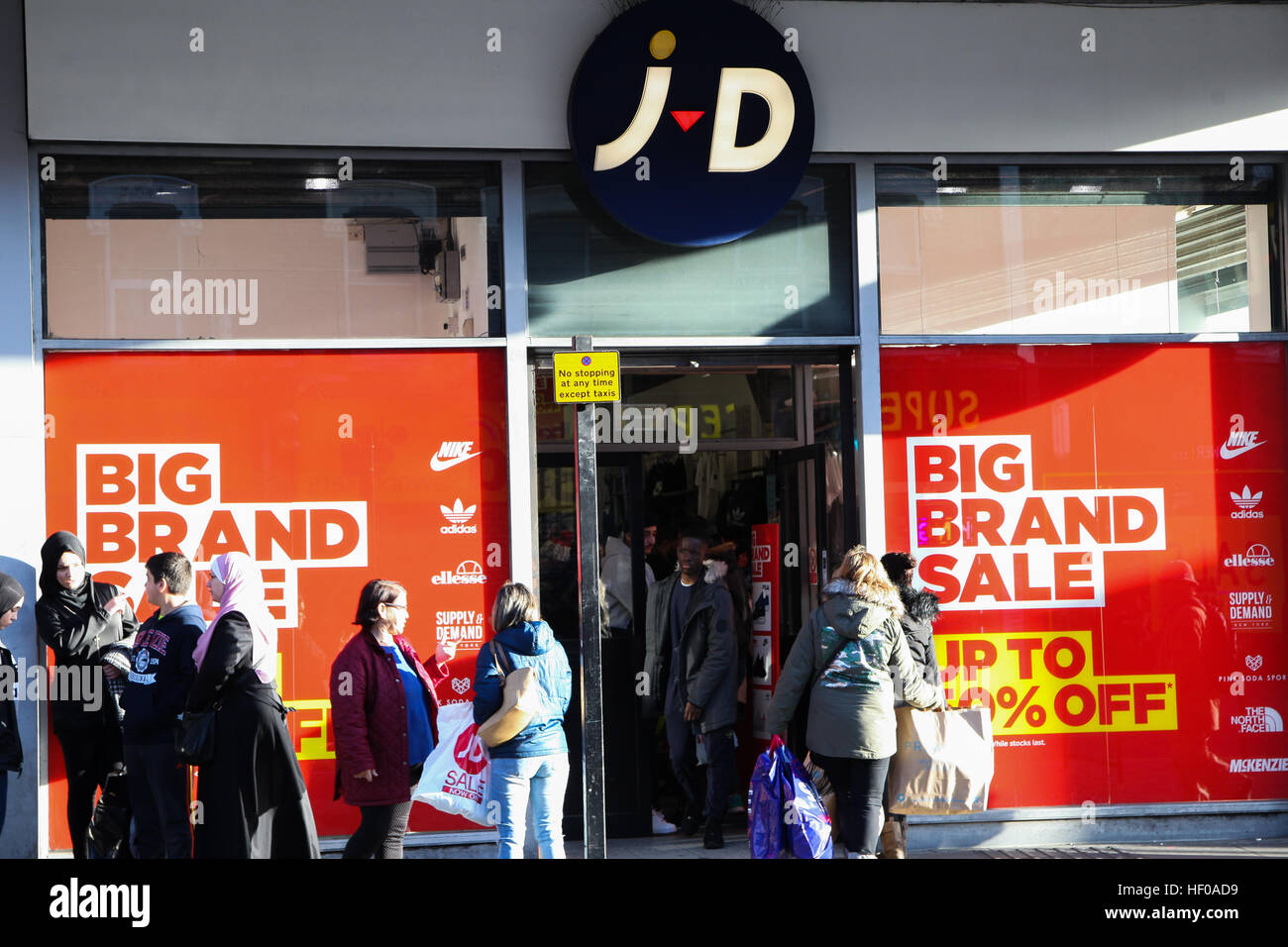 London streets and shops jd sports hi-res stock photography and images ...