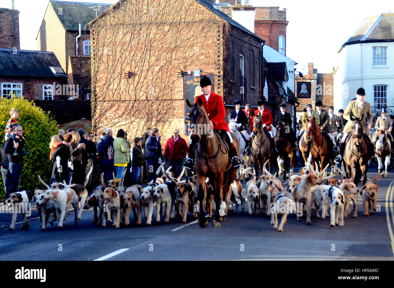 Winslow, UK. 26th Dec, 2016. Master of the Hunt leading the traditional ...