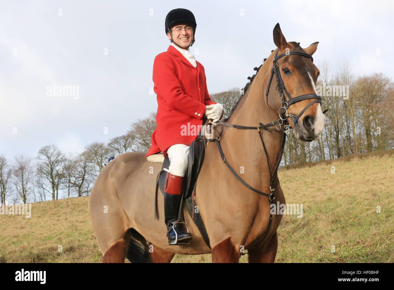Horse wearing a red jacket hi-res stock photography and images - Alamy