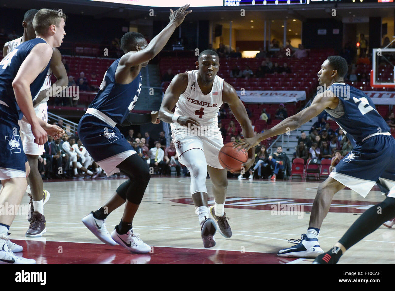 Philadelphia, Pennsylvania, USA. 22nd Dec, 2016. Temple Owls guard ...