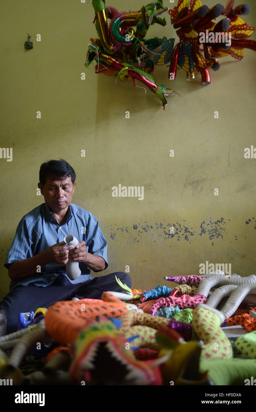 South Tangerang, Indonesia. 27th Dec, 2016. A paper trumpet maker ...