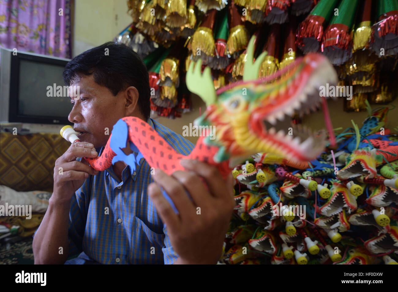 South Tangerang, Indonesia. 27th Dec, 2016. A paper trumpet maker tries ...