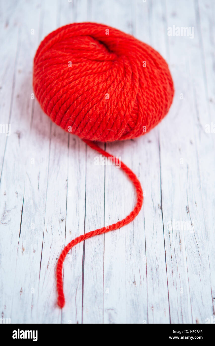 Oberursel, Germany. 25th Nov, 2016. Symbolic picture of a red thread ...