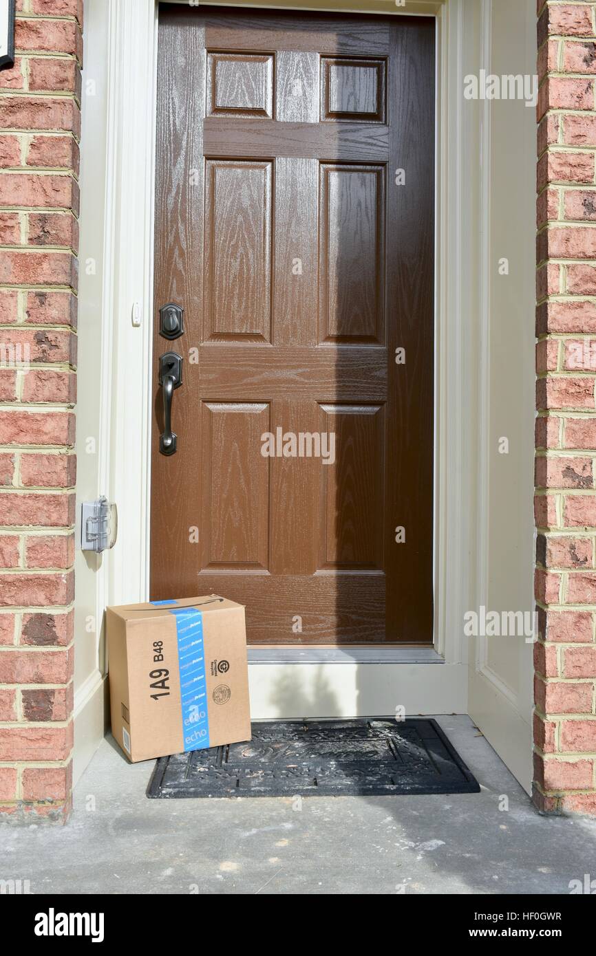 Large package front door hi-res stock photography and images - Alamy