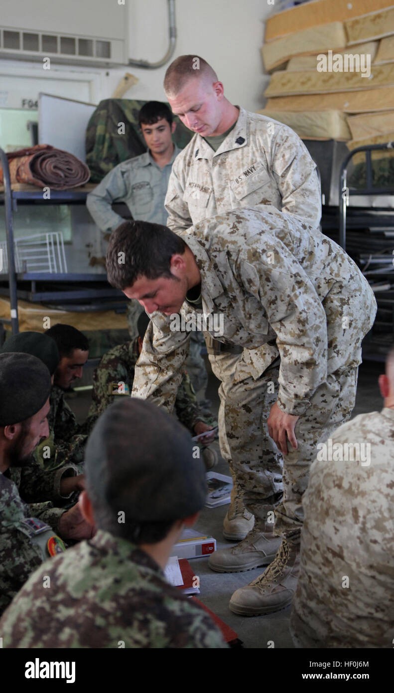 Marines army soldiers conduct hi-res stock photography and images - Alamy
