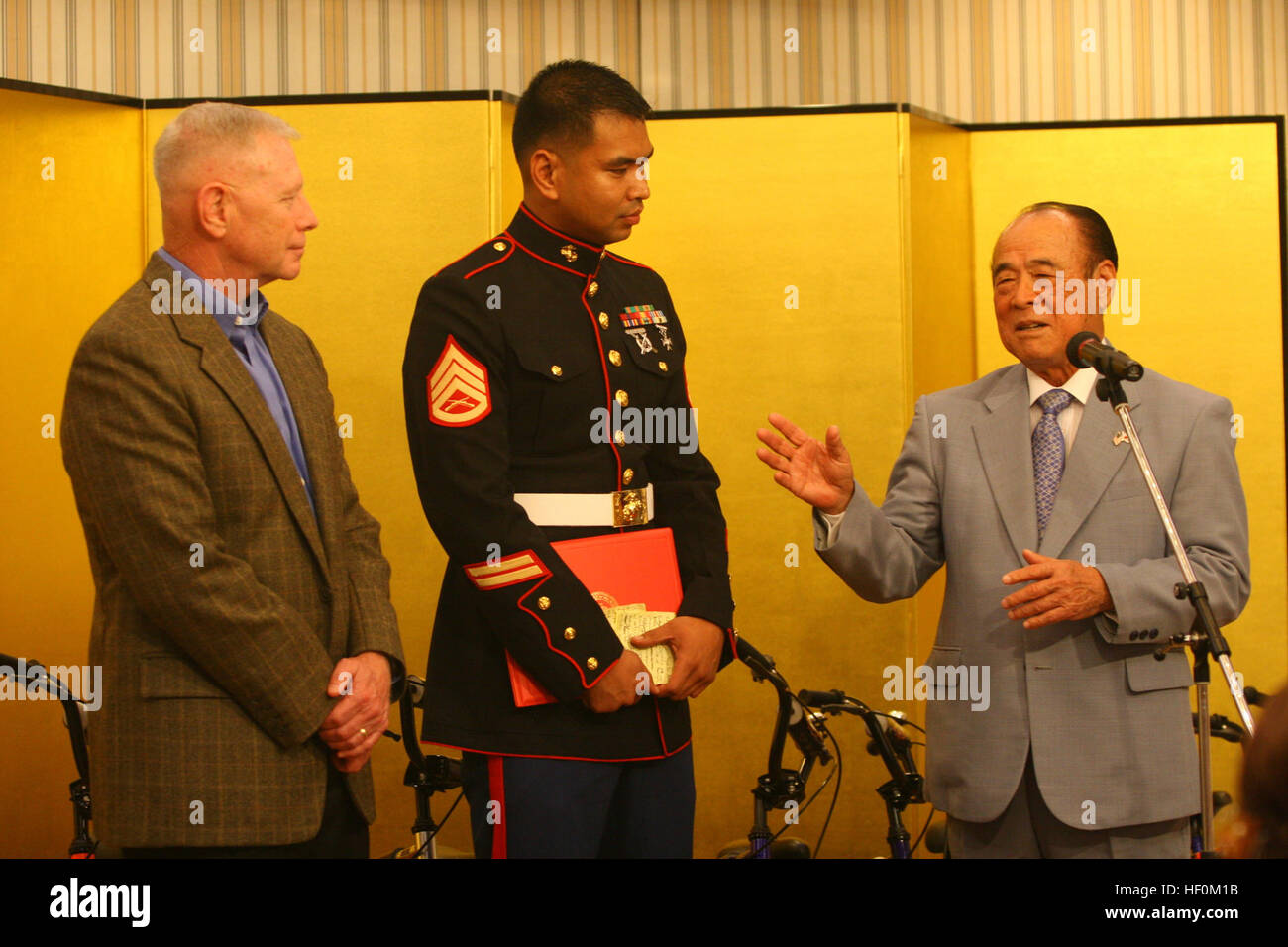 Sadao Kudaka speaks with Lt. Gen. Kenneth J. Glueck and Staff Sgt ...