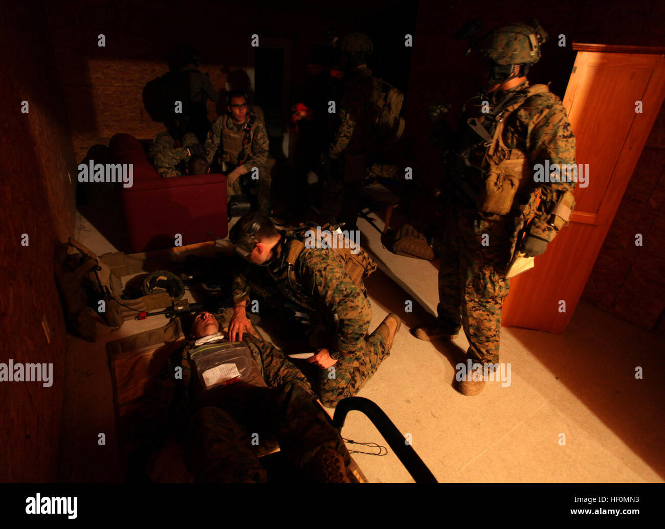 Marines with the 24th Marine Expeditionary Unit's Force Reconnaissance ...