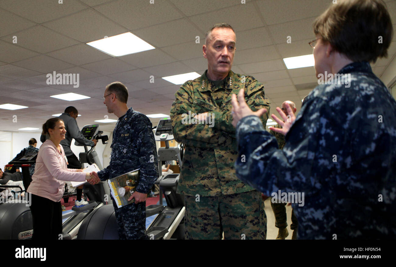 Marine corps operations personnel hi-res stock photography and images ...
