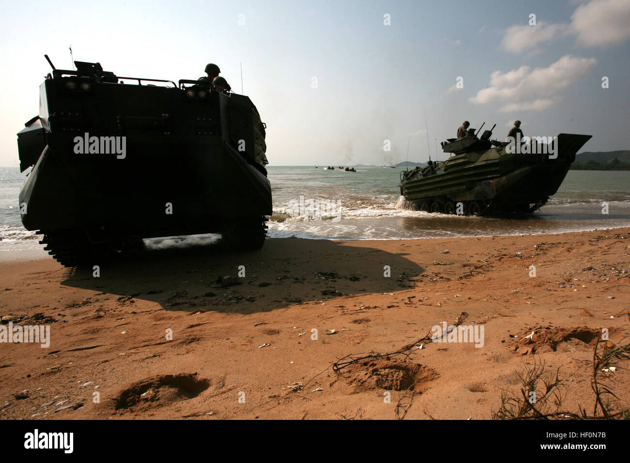 Marine amphibious assault vehicles hi-res stock photography and images ...