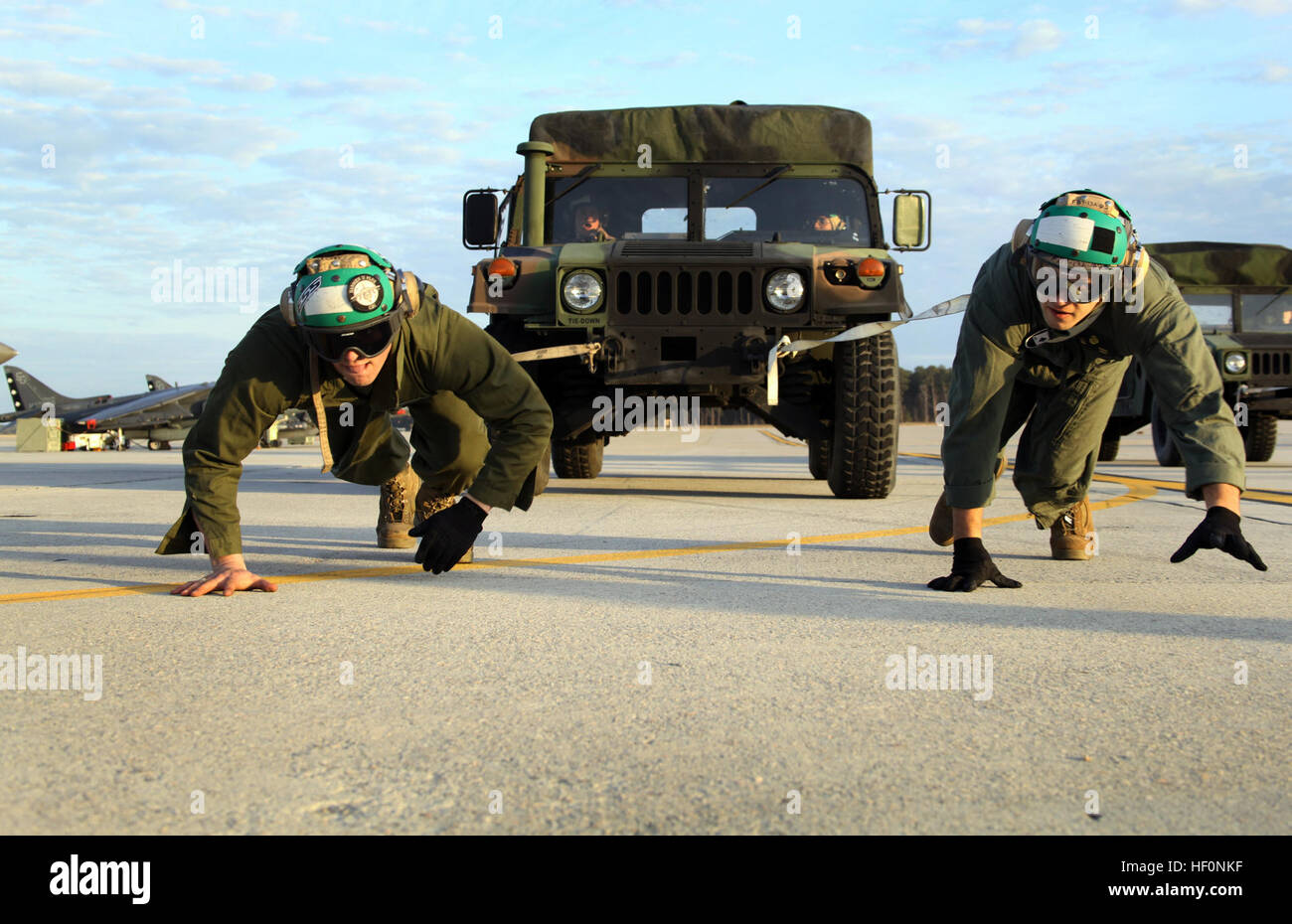Humvee tow hi-res stock photography and images - Alamy
