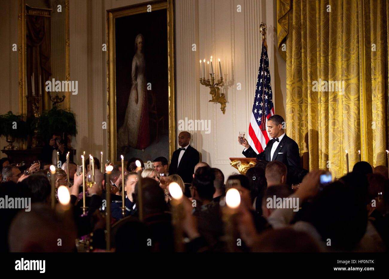 President Barack Obama leads a toast to Iraq veterans being honored ...