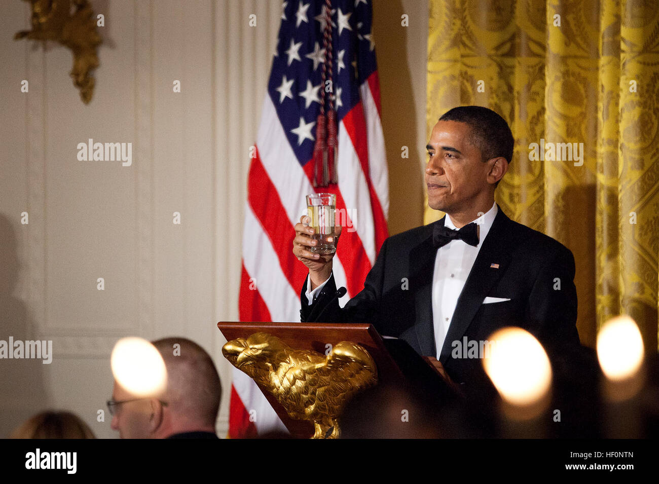 President Barack Obama leads a toast to Iraq veterans being honored ...