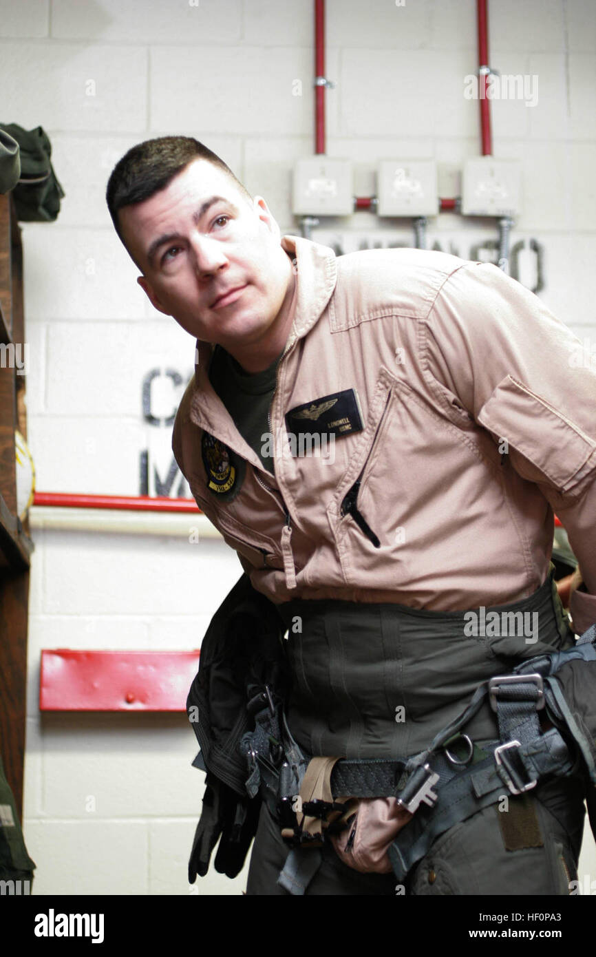 Quality assurance officer hi-res stock photography and images - Alamy