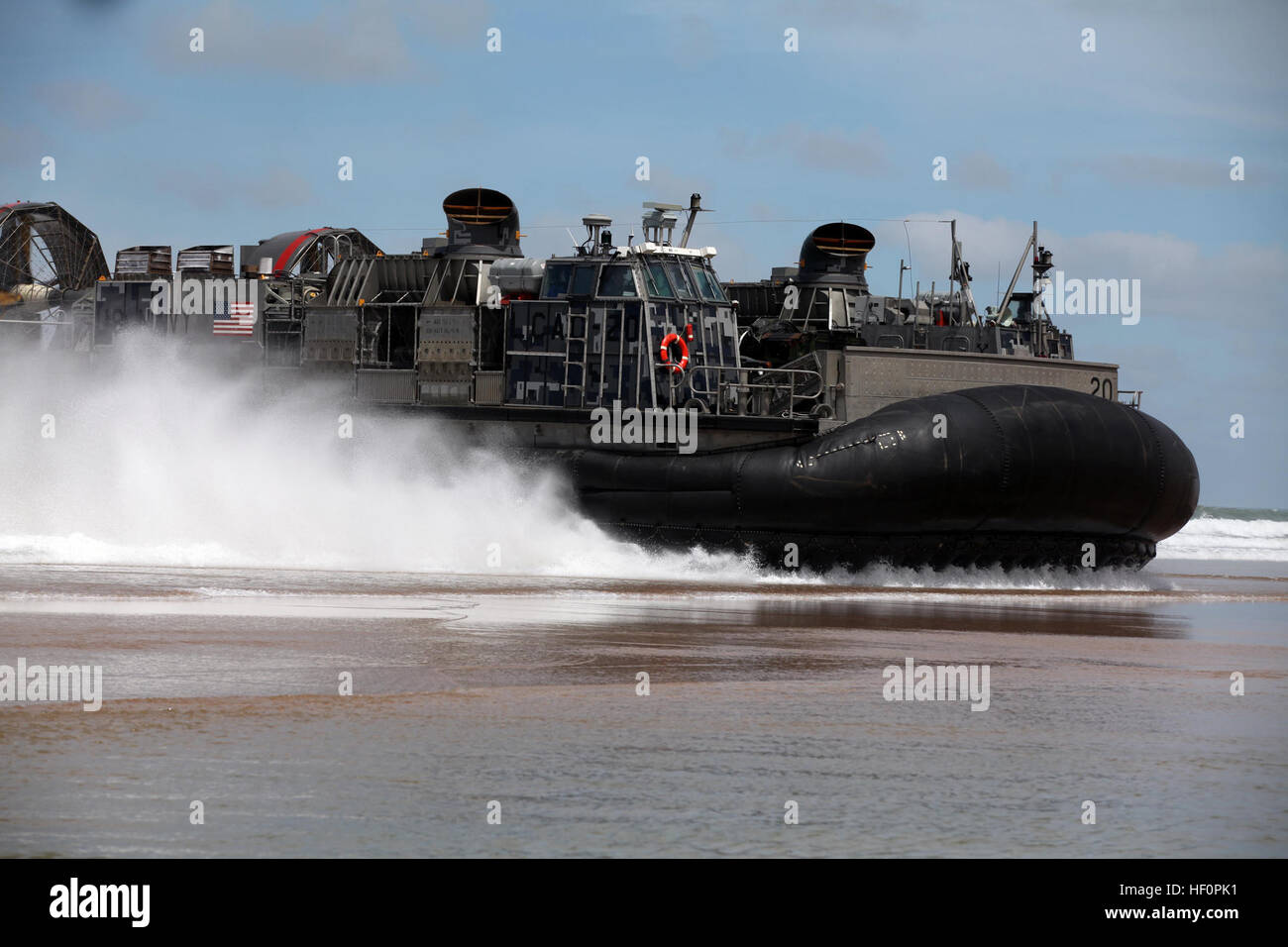 U s navy lcac assault hi-res stock photography and images - Alamy