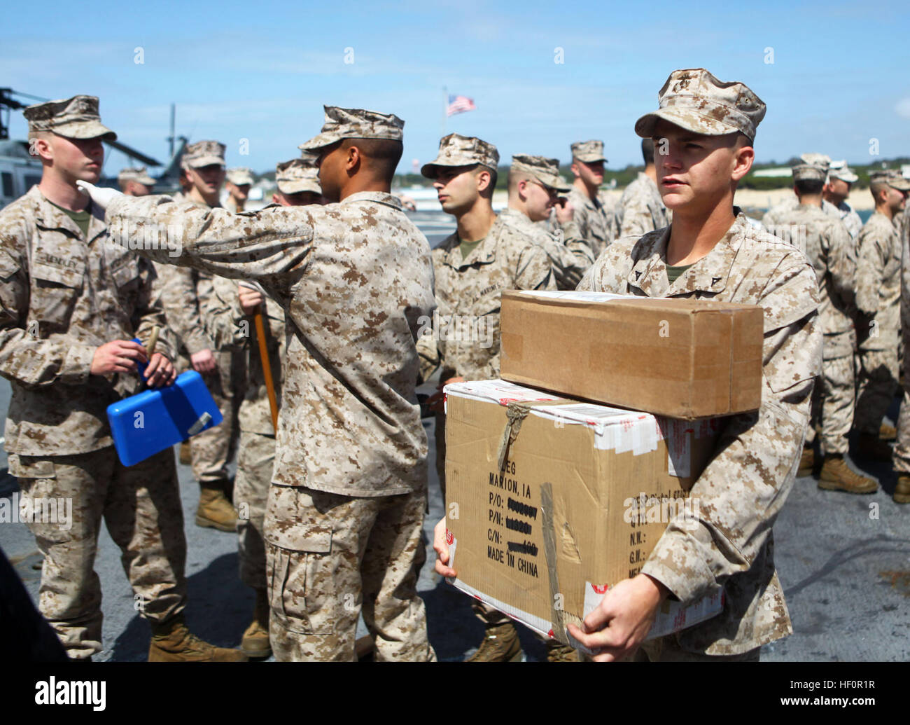 Marines and Sailors with the 24th Marine Expeditionary Unit load boxes ...