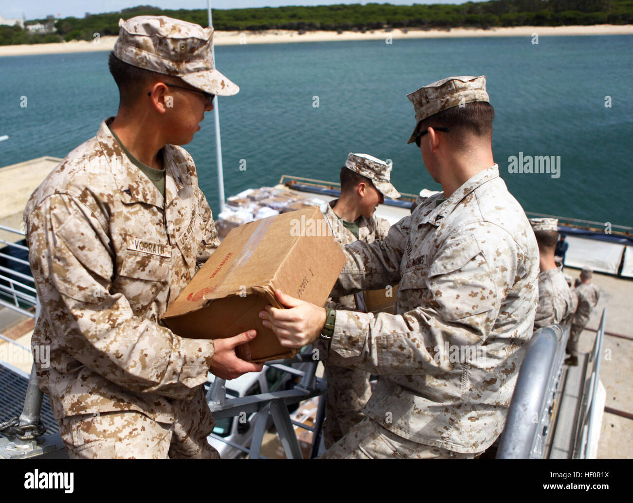Marines and Sailors with the 24th Marine Expeditionary Unit load boxes ...
