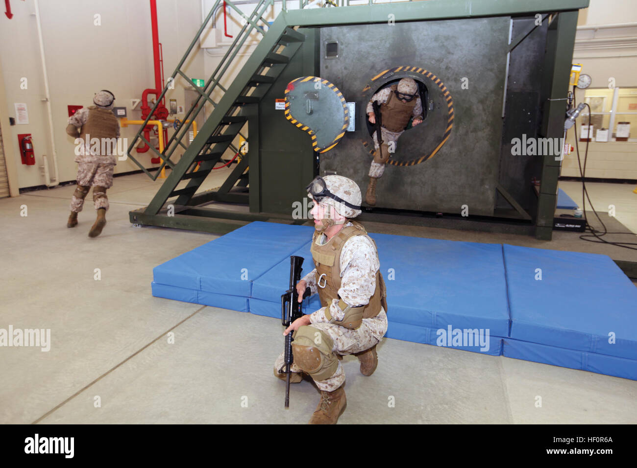 Humvee egress assistance trainer hi-res stock photography and images ...