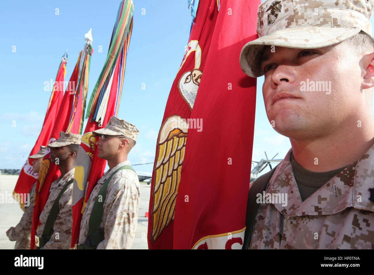 Marines stand on line hi-res stock photography and images - Alamy