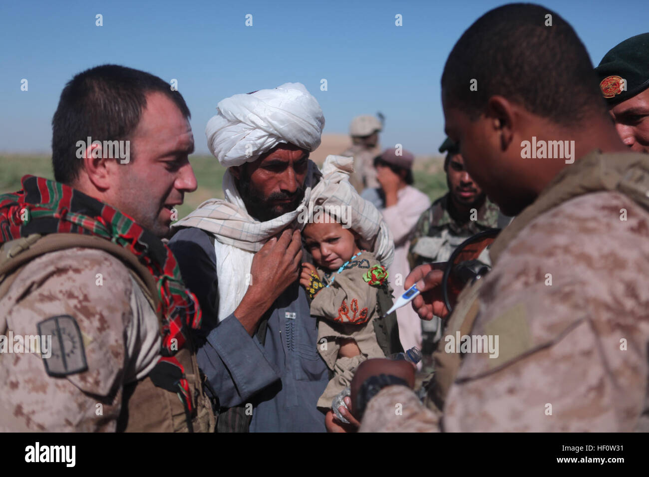 Marine corps mortar team hi-res stock photography and images - Alamy