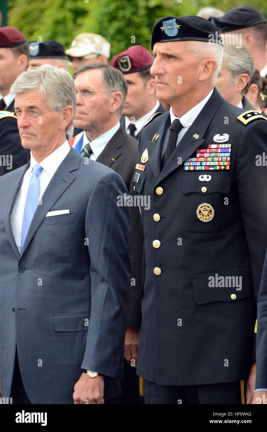 U.S. Army Secretary John McHugh and Lt. Gen. Mark Hertling, commanding general of U.S. Army ...