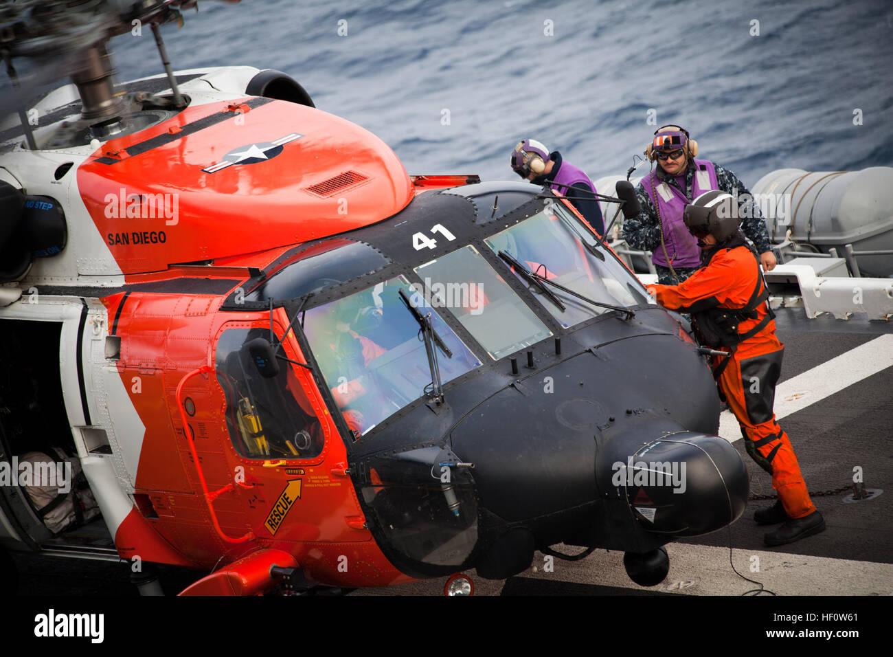 Servicemembers from Amphibious Squadron Three (PHIBRON-3) and the 15th ...