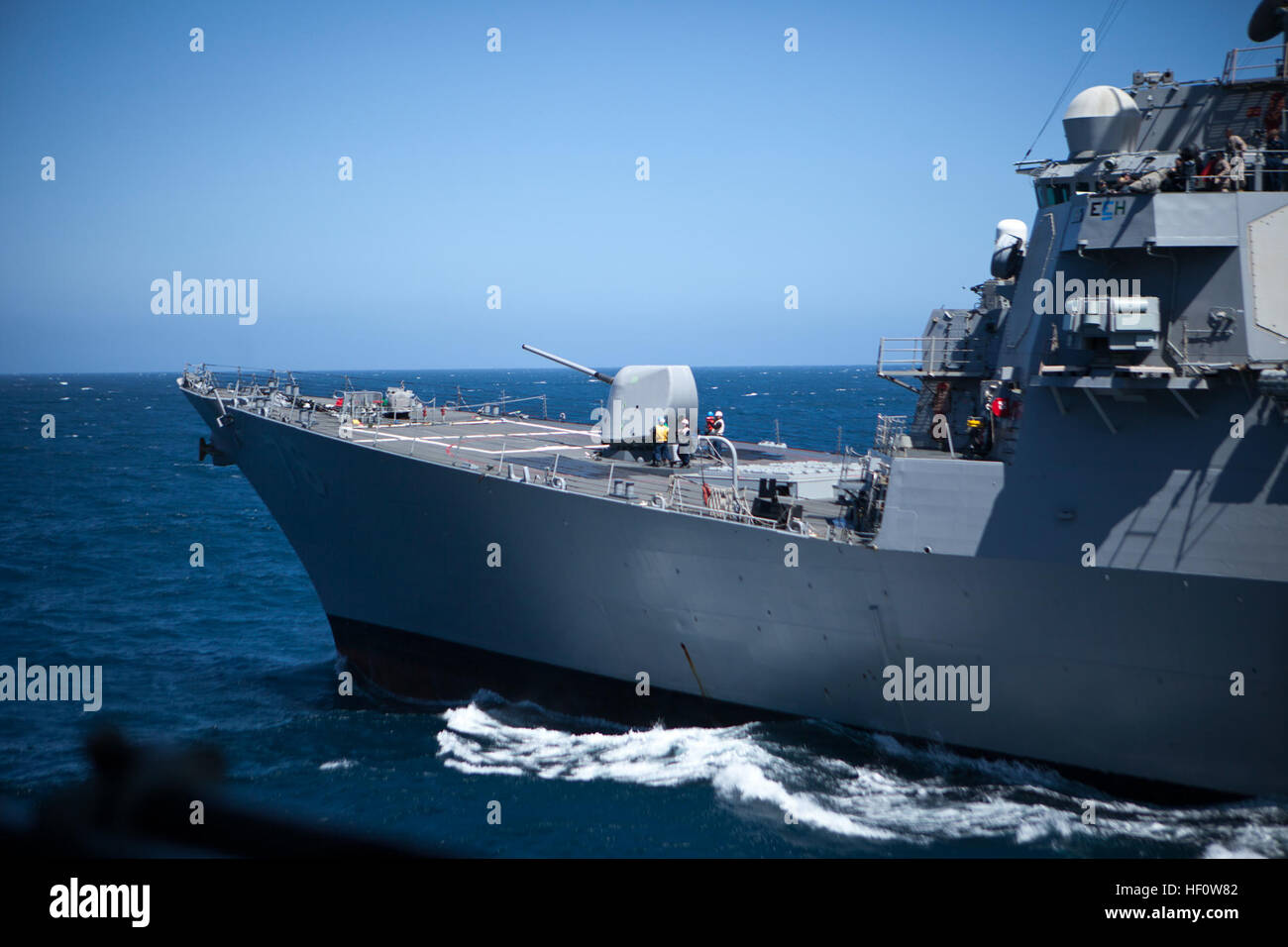 USS Harris and USS Peleliu conduct a ship-to-ship refueling exercise on ...