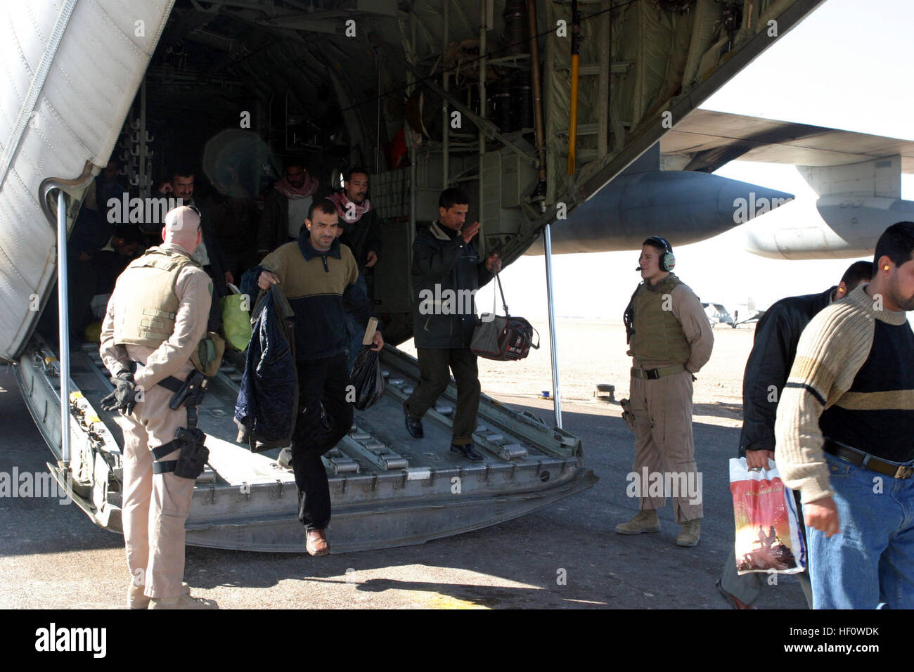 050126-M-4711R-019 Taqaddum, Iraq (Jan. 26, 2005) - Iraqi Election ...