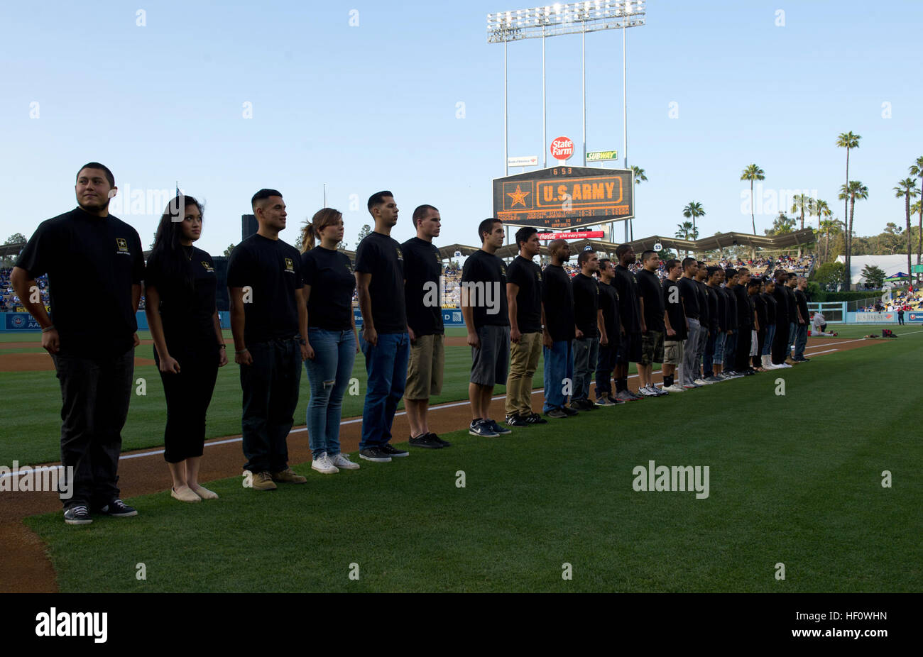 U S Soldiers Stand Attention During Stock Photos & U S Soldiers Stand ...