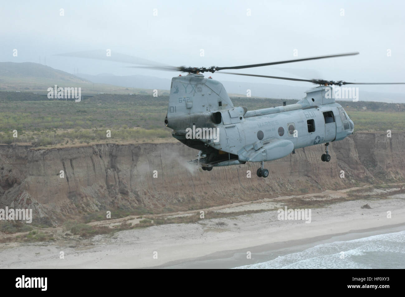 A CH-46 Sea Knight helicopter operated by Marine Medium Helicopter ...