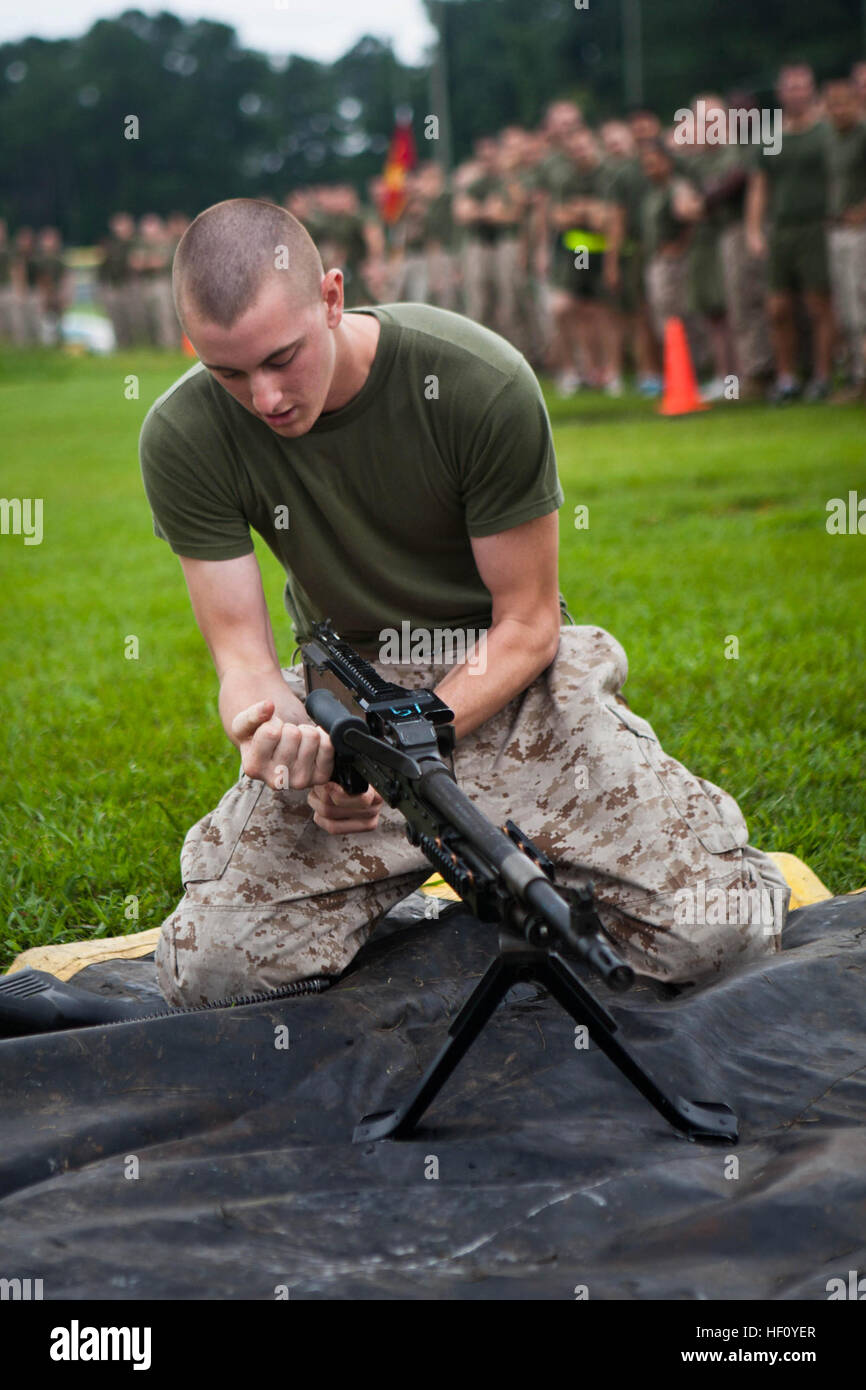 A Marine with 2nd Low Altitude Air Defense Battalion assembles an M ...