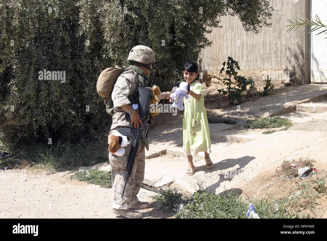 050826-M-7772k-011 Iraq (Aug. 26, 2005) Ð U.S. Navy Hospital Corpsman ...