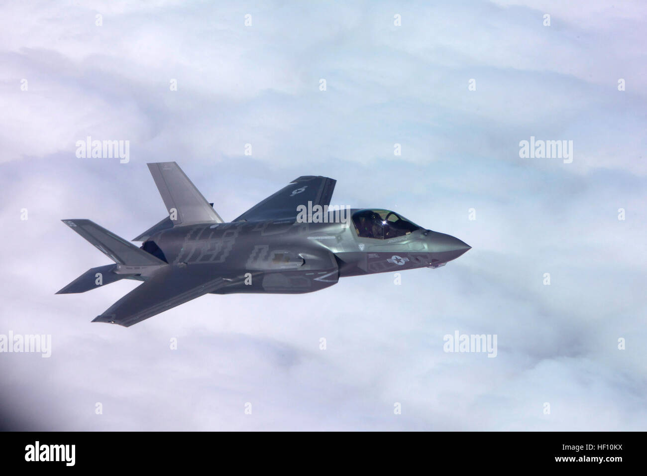 F 35 aerial refuel hi-res stock photography and images - Alamy