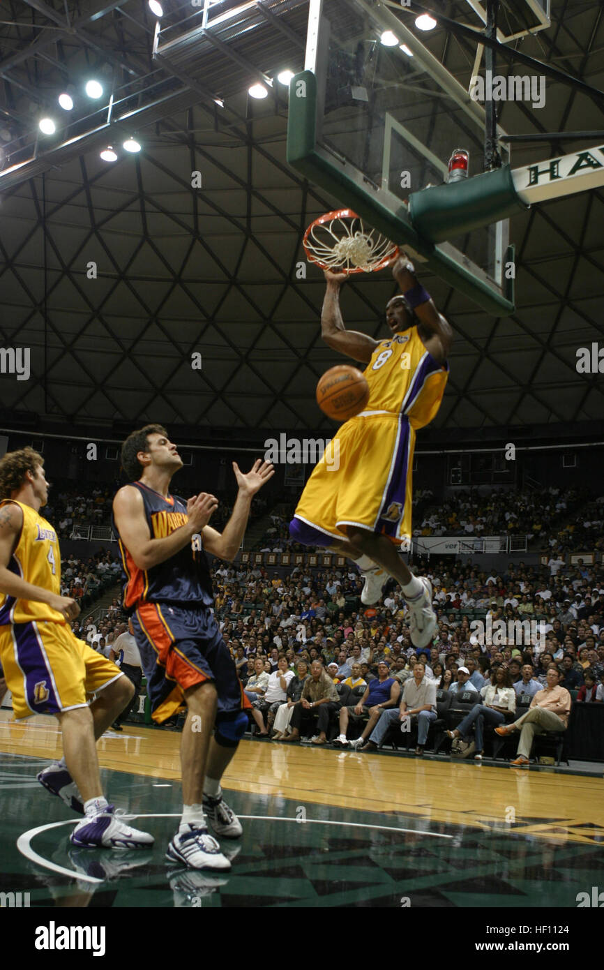 Kobe bryant dunk hi-res stock photography and images - Alamy