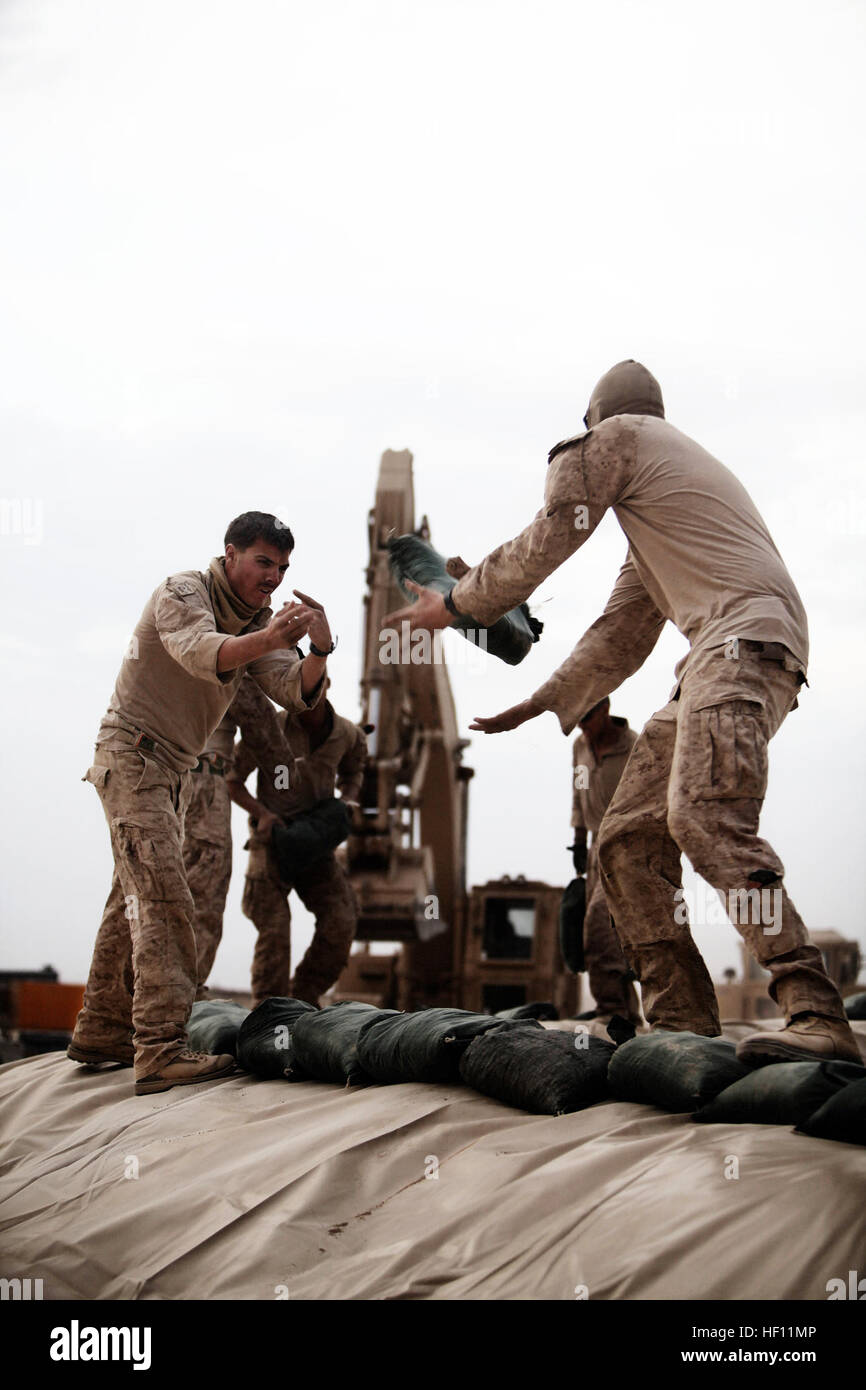 Combat logistics regiment 2 fwd hi-res stock photography and images - Alamy