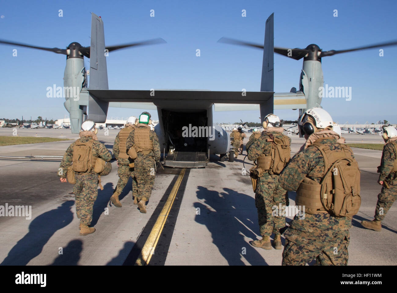 Marines assigned to 26th Marine Expeditionary Unit (MEU) command ...