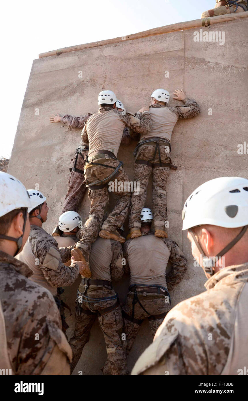 Human pyramid beach hi-res stock photography and images - Alamy