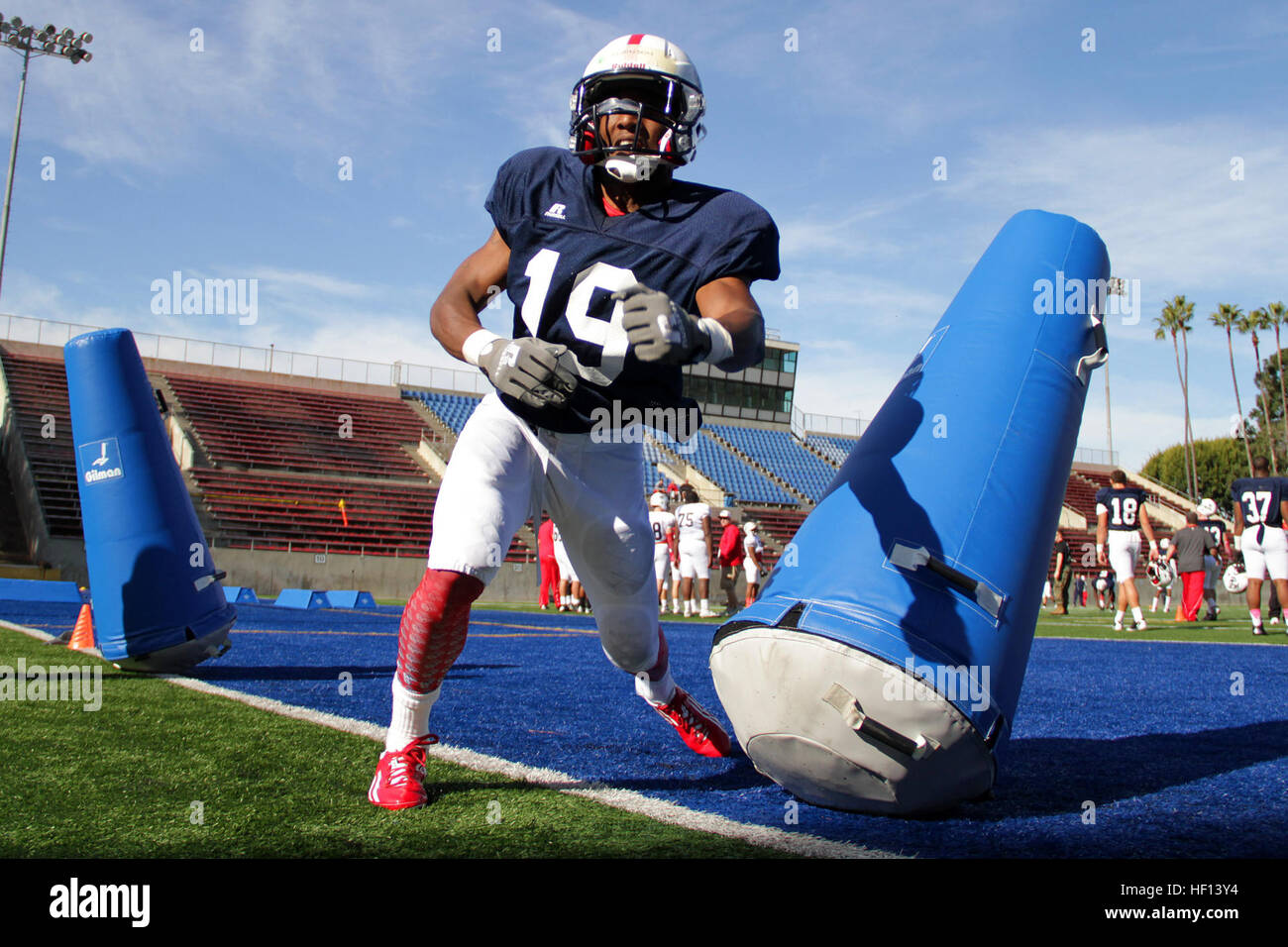 Semper Fidelis All-American West football player Tyrell Robinson runs ...