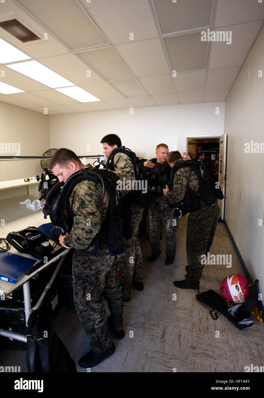 Reoconnaissnace Marines with Bravo Company, 3rd Reconnaissance ...
