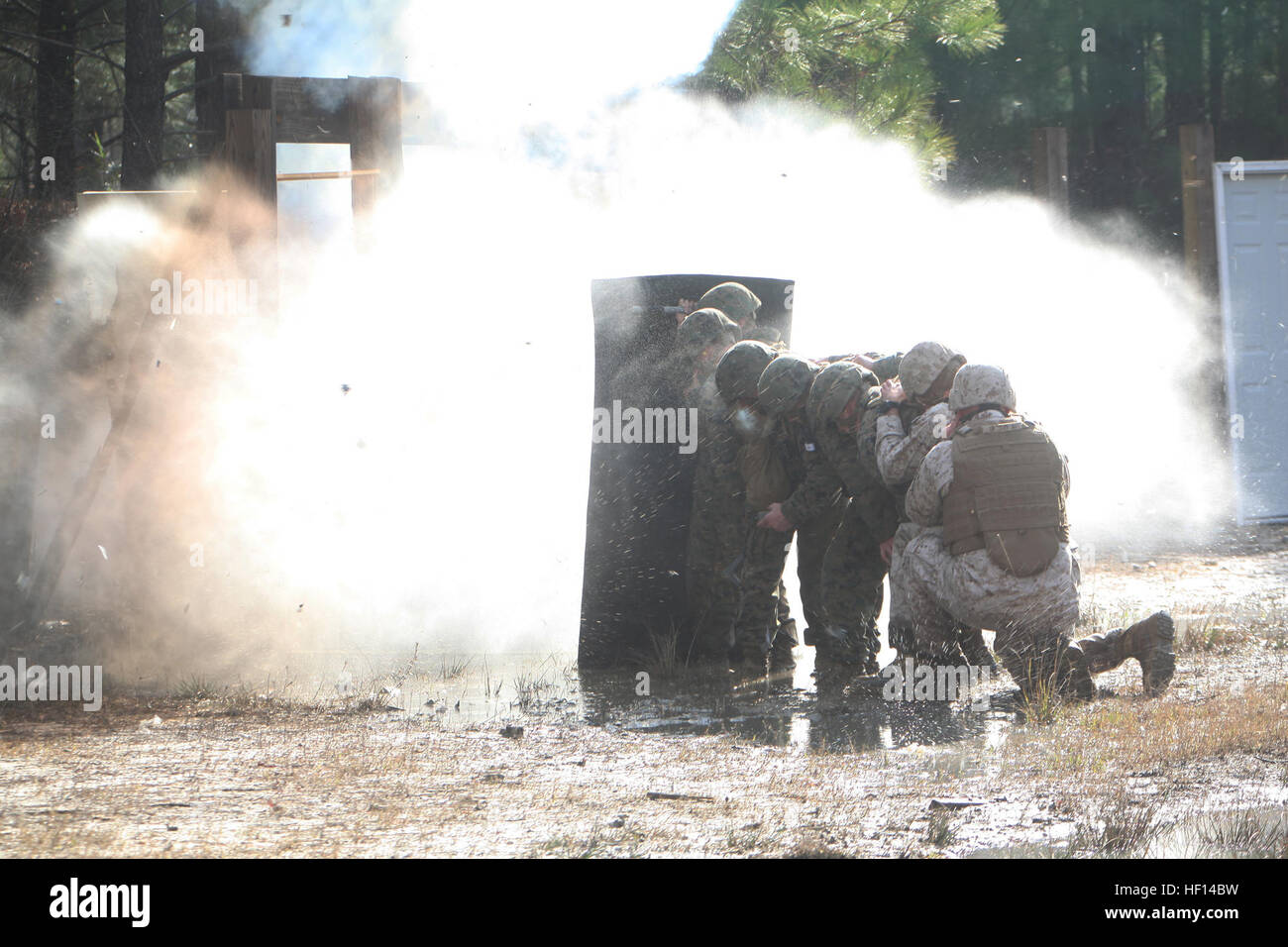 Demolition explosion united states hi-res stock photography and images ...