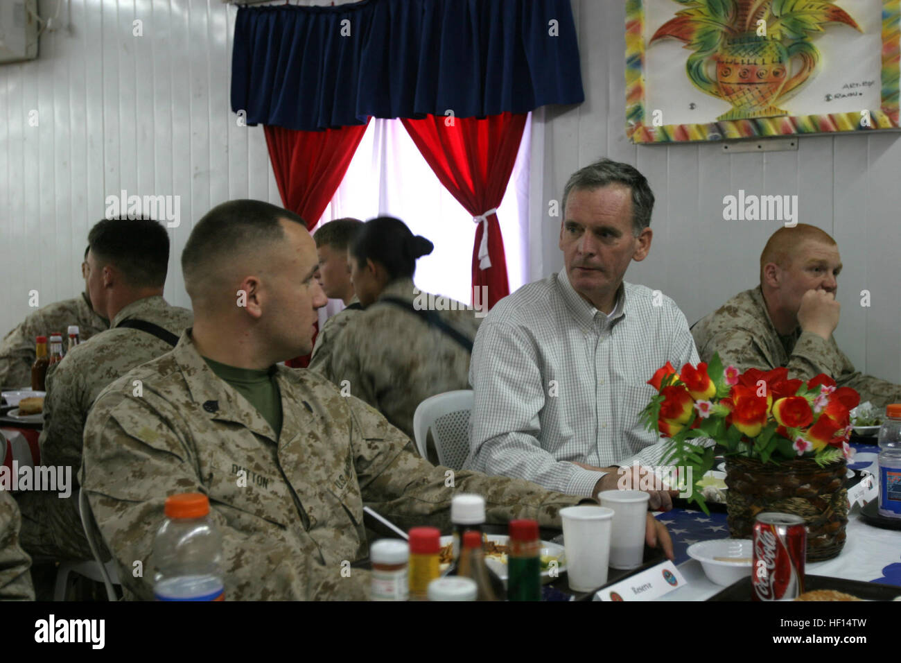 Operation iraqi freedom dining facility hi-res stock photography and ...