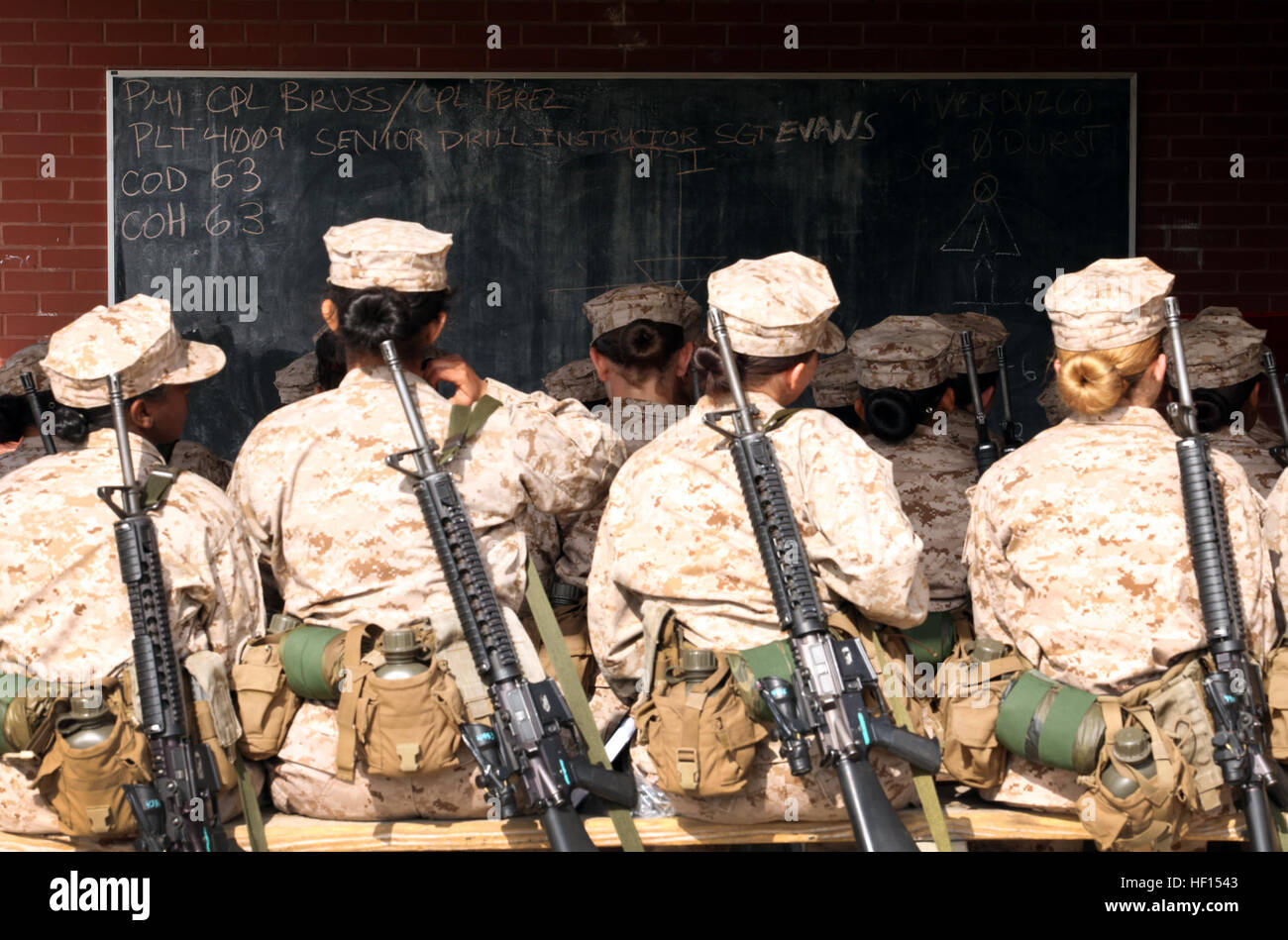U.S. Marine recruits with November Company, 4th Recruit Training ...