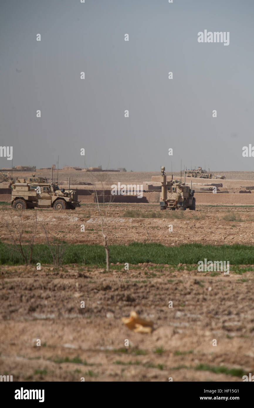 U.S. Marines with Weapons Company, 2nd Battalion, 7th Marine Regiment ...