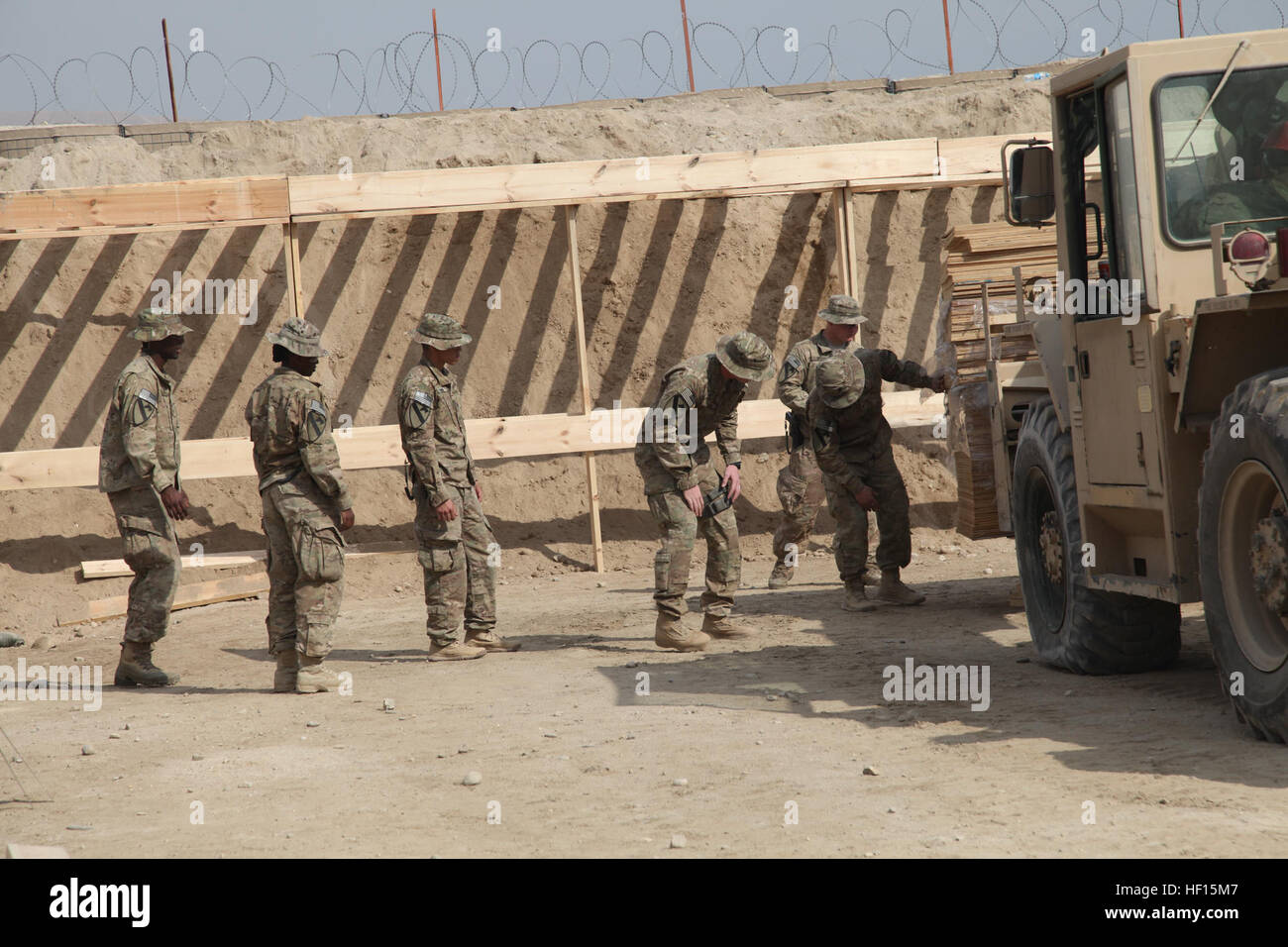 U.S. Army Soldiers serving with 4th Brigade Special Troops Battalion ...