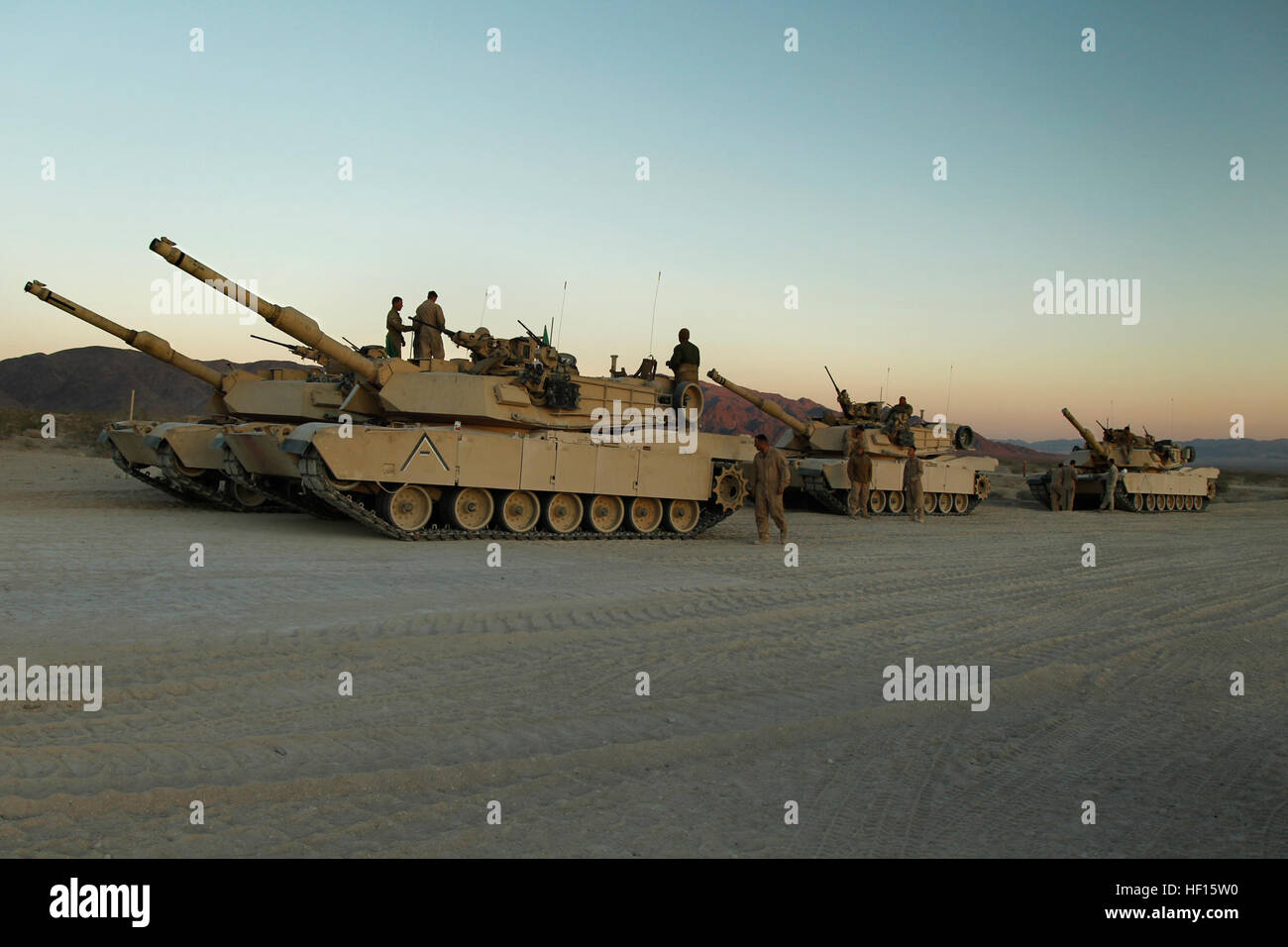 Marines with Company A, 1st Tank Battalion, prepare the tanks before ...