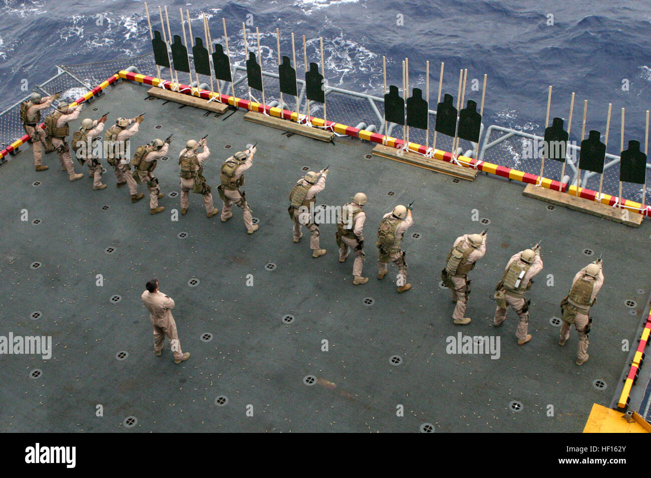 The Force Recon Platoon attached to the 24th Marine Expeditionary Unit ...