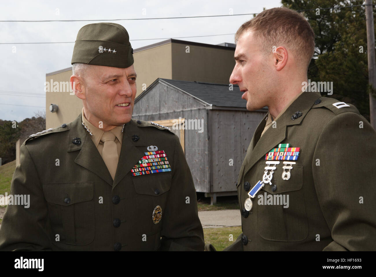 The Assistant Commandant of the Marine Corps visits Joint Expeditionary ...